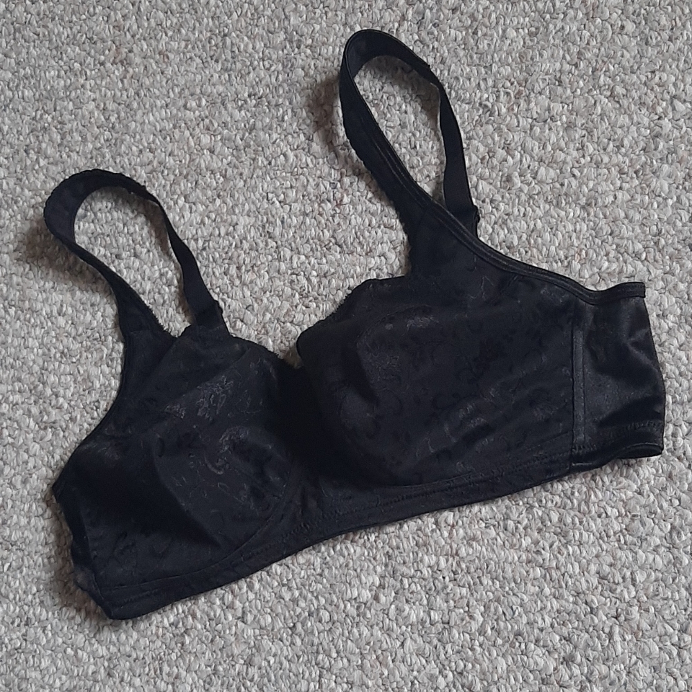 New Playtex Ultimate Lift & Support Wirefree Bra. - Gem